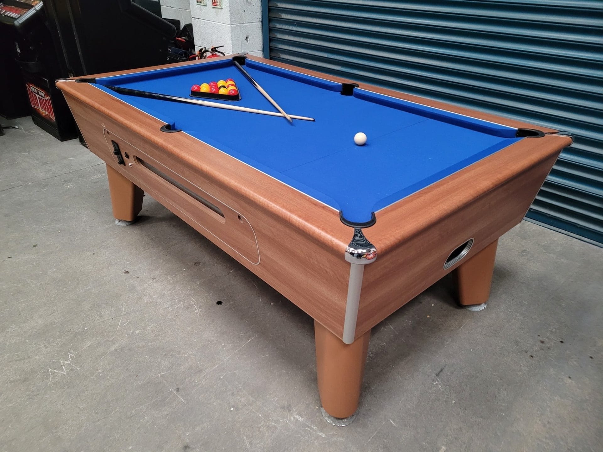 Blackball Light Walnut 6x3 electronic Pool Table as new - Aztec Coin